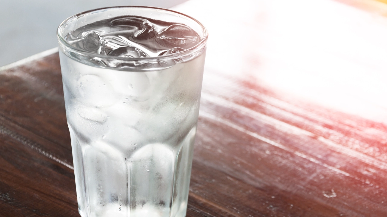 How to drink cold water and take a cold shower safely during hot ...